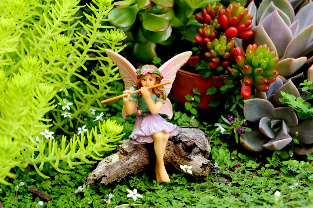 Fairy Bella Playing the Flute – Fairies Direct